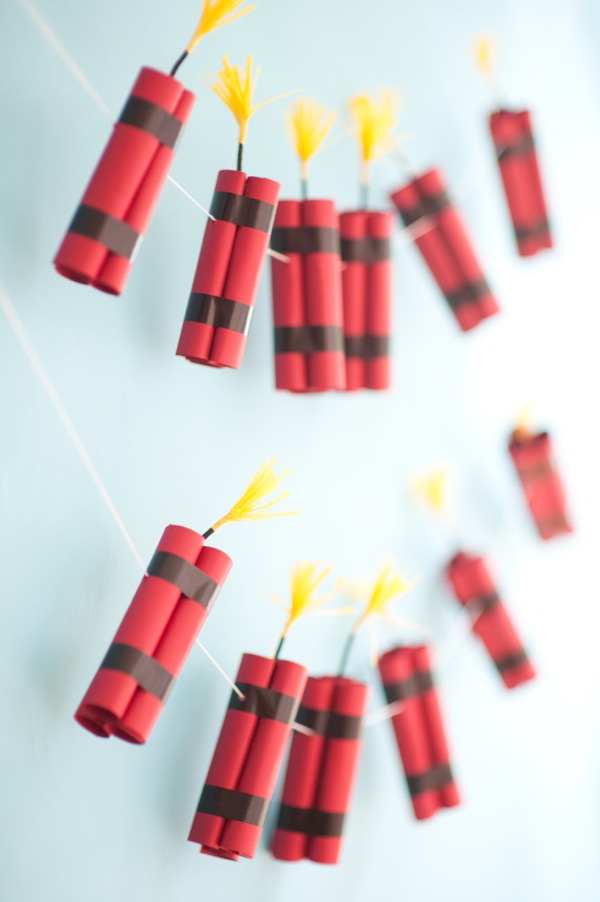 4th of July Dynamite Garland DIY